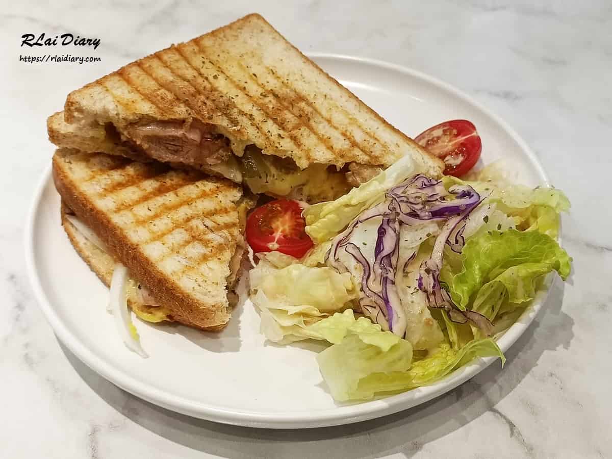 Laymoon cafe 『Laymoon cafe - 有質感的網美風格咖啡廳，餐點融合中西式激發出火花』- RLai Diary | 愛食記